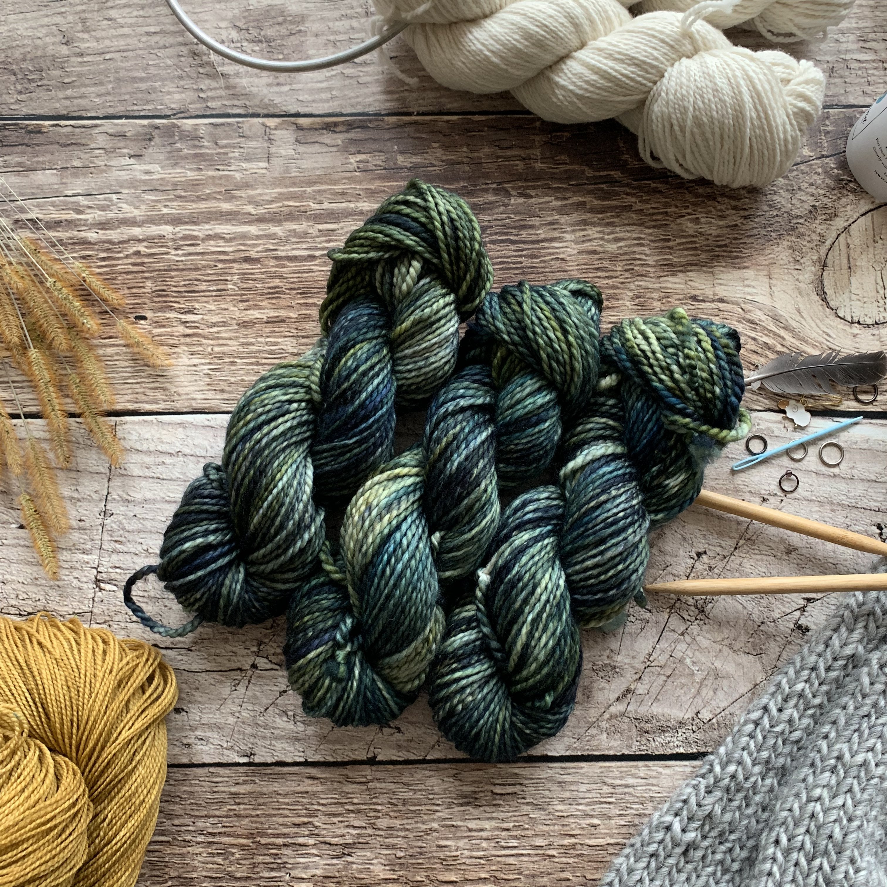 On The Round - Plush Bulky – KnitWit Yarn Shop